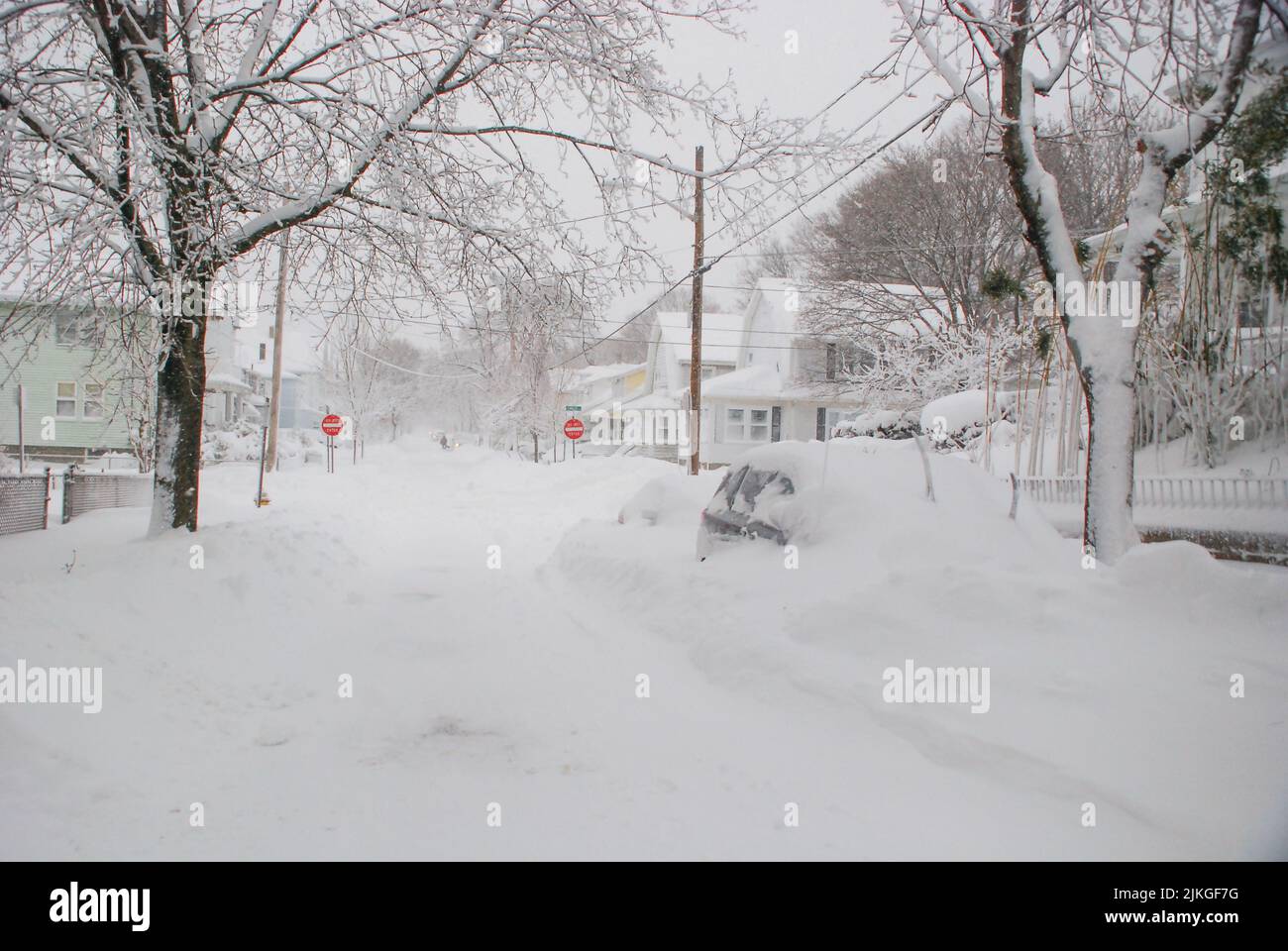 Heavy snow covers street hi-res stock photography and images - Alamy