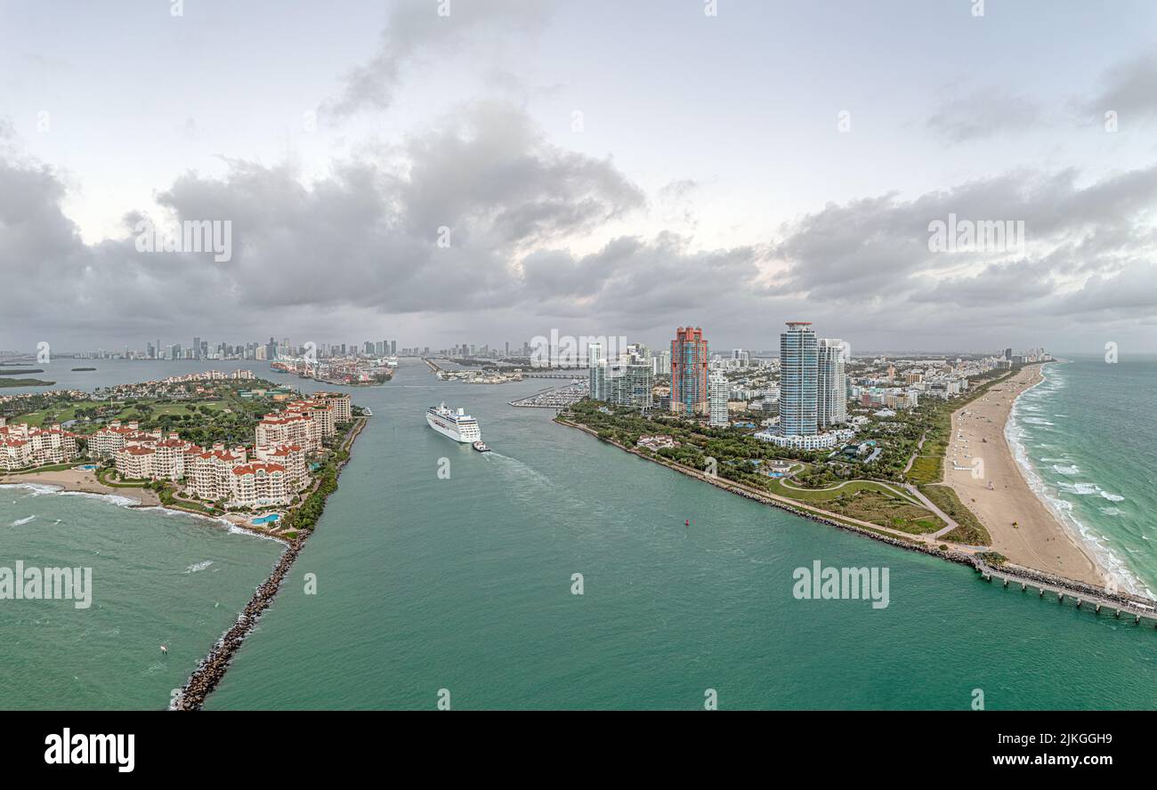 Aerial tour miami beach south hi-res stock photography and images - Alamy