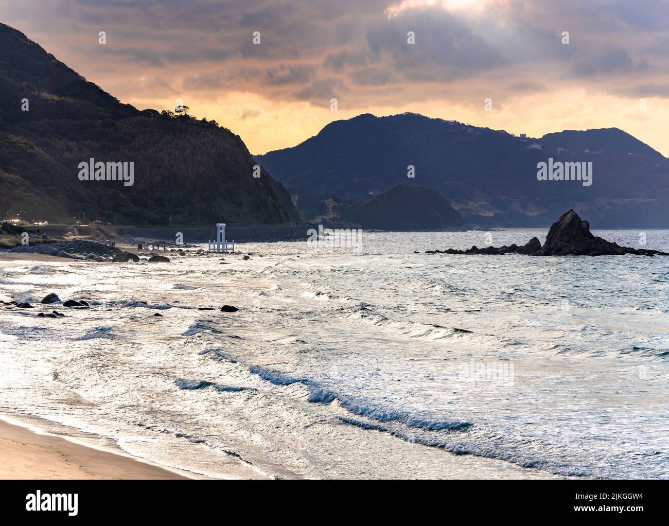 Waves breaking along the Sunset Beach leading to the famous Sakurai ...