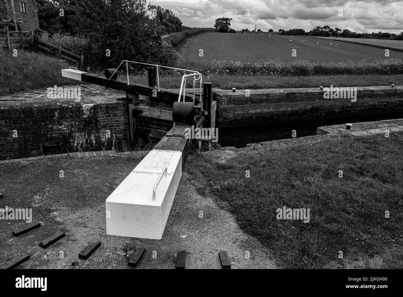 Canal lock gates on the Chesterfield canal Stock Photo - Alamy