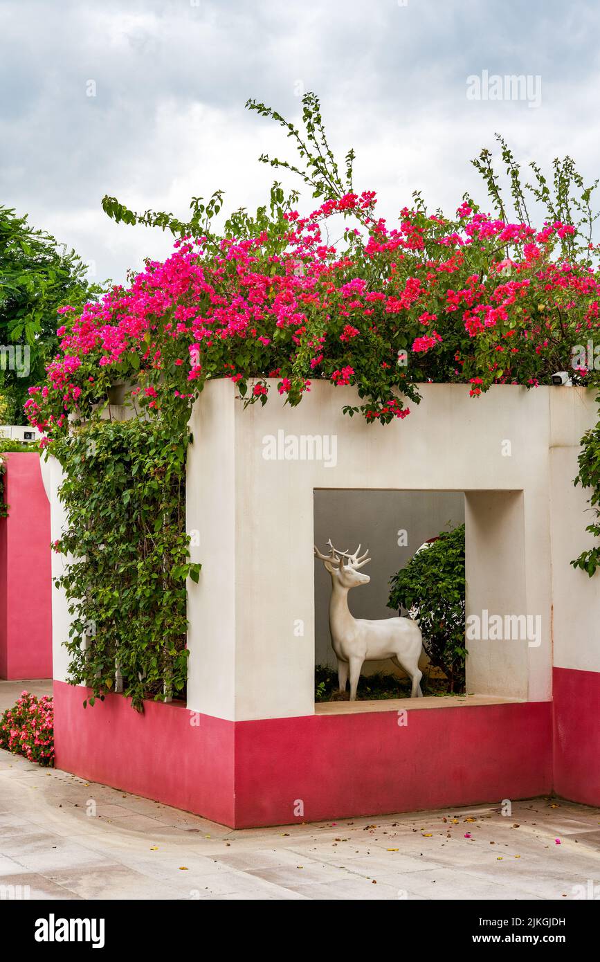Deer statue with green background hi-res stock photography and images ...