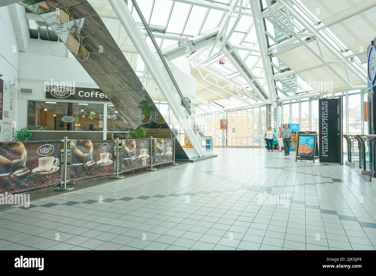 Dead shopping mall hi-res stock photography and images - Alamy