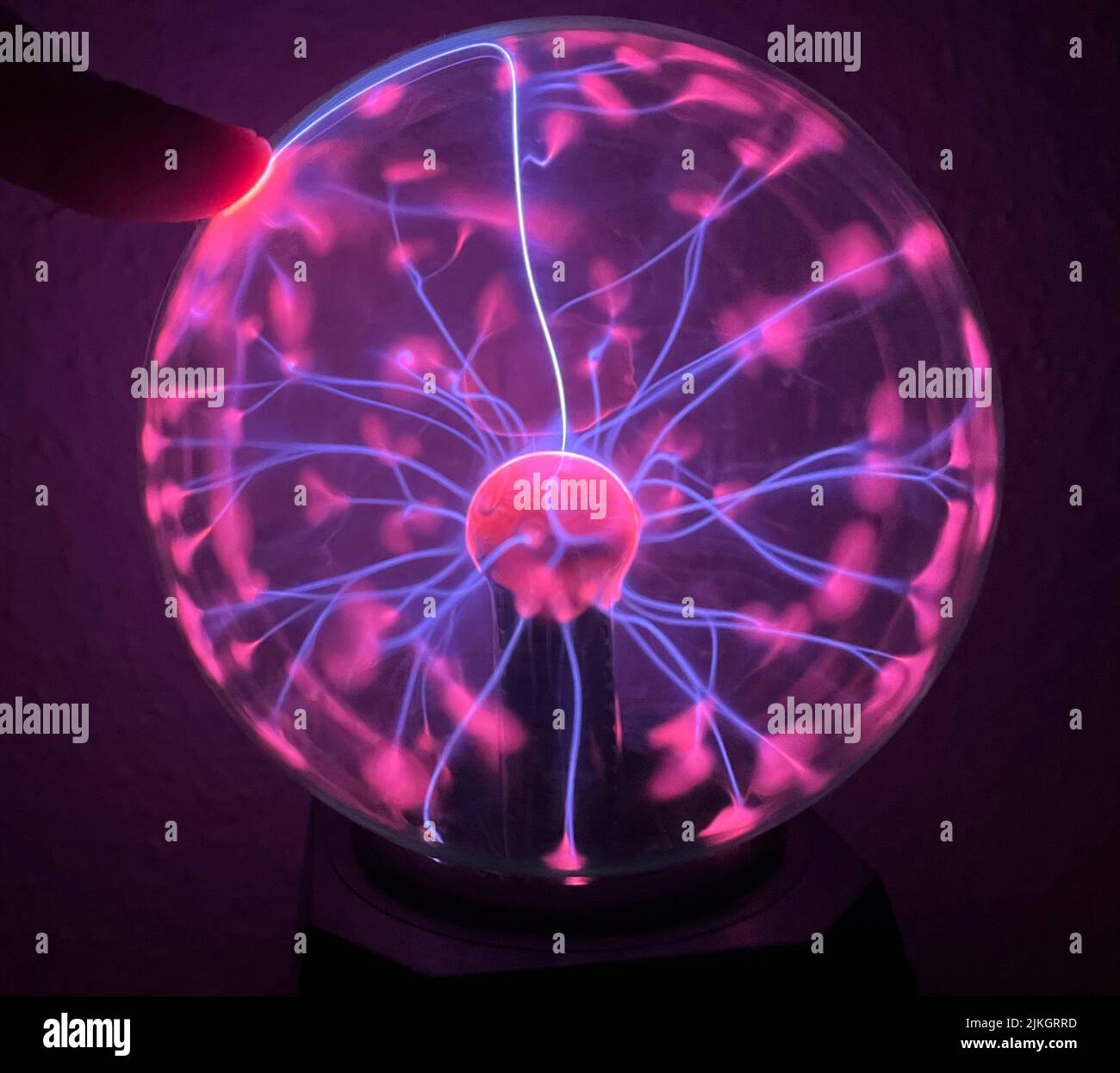 Electricity in a plasma ball hi-res stock photography and images - Alamy