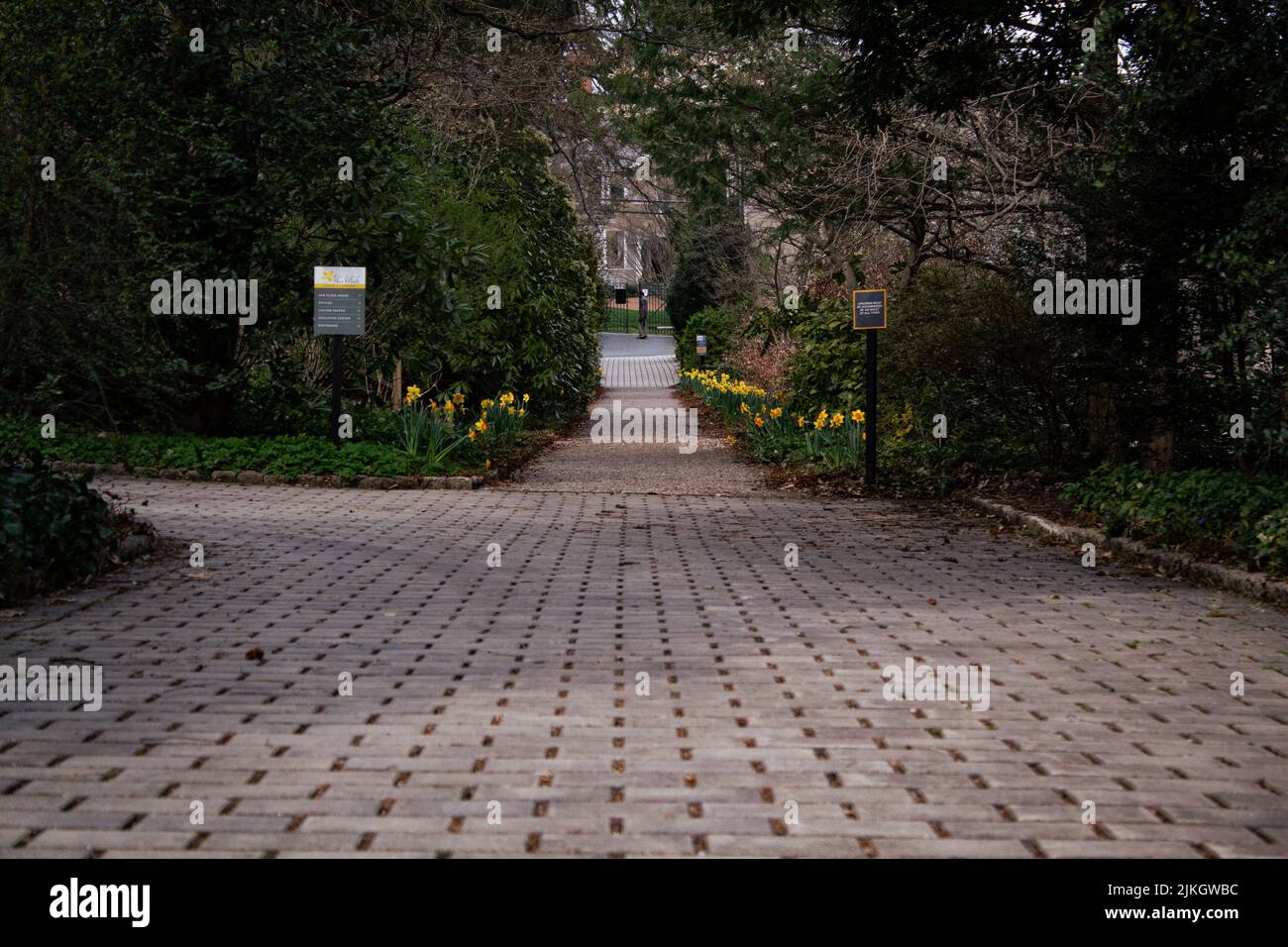 Pathway signs hi-res stock photography and images - Alamy