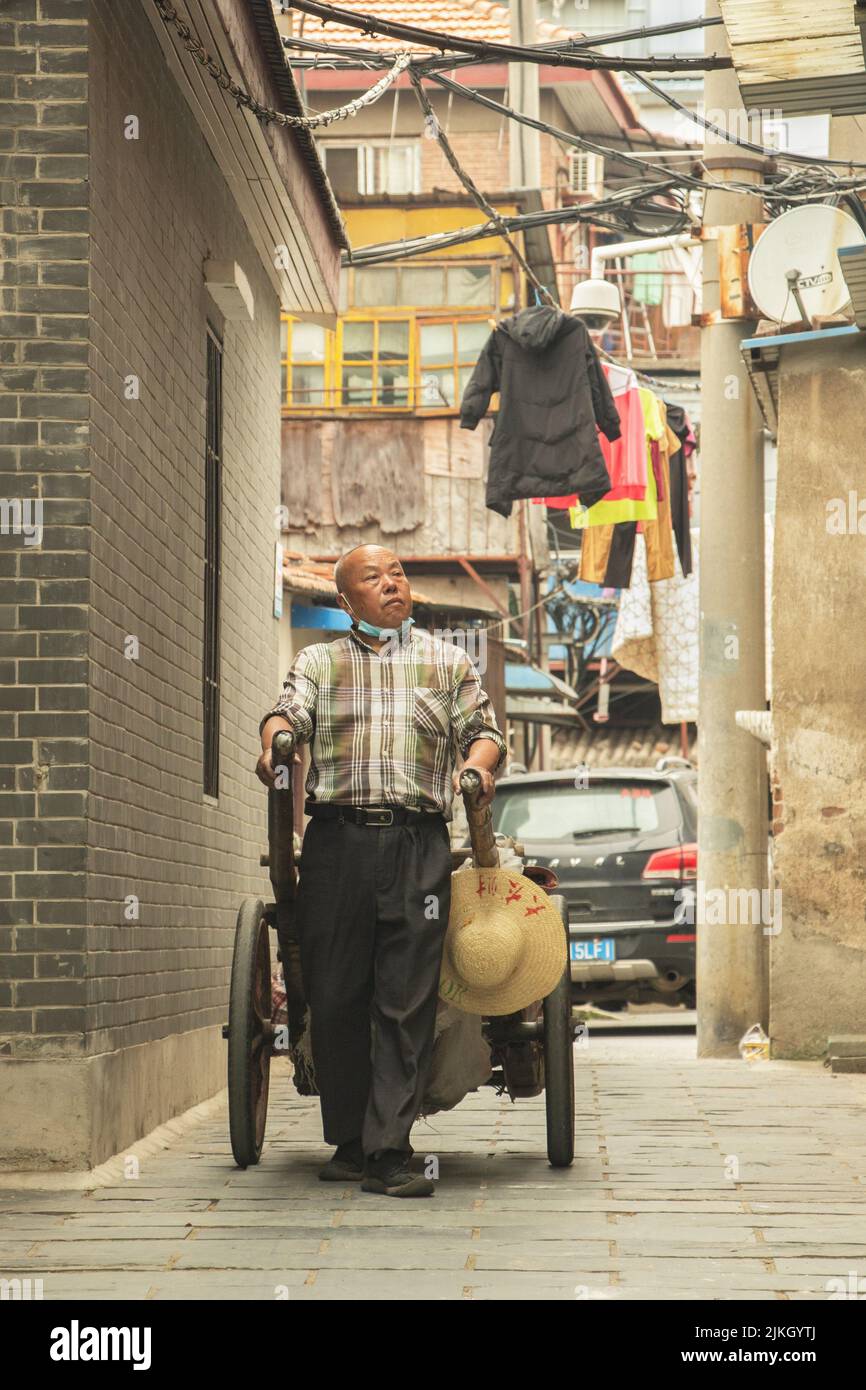 Man pulling cart hi-res stock photography and images - Alamy