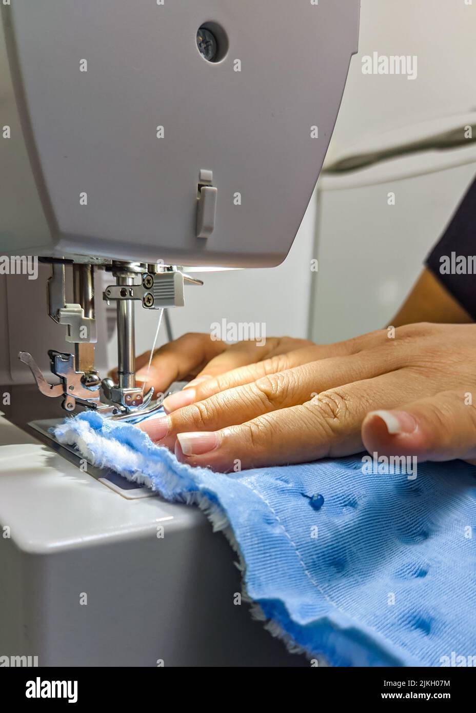 Person working on sewing machine hi-res stock photography and images ...