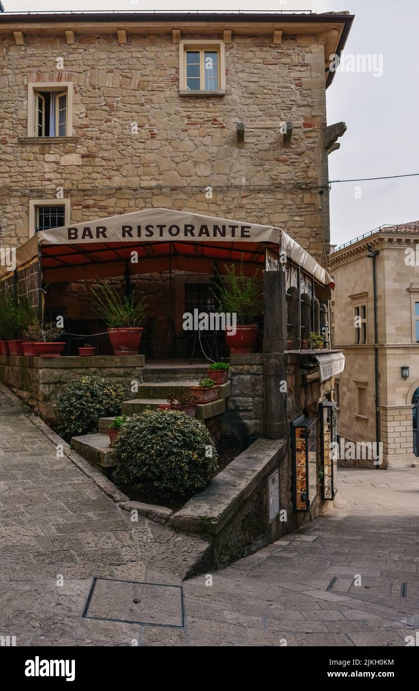 Restaurant exterior wall hi-res stock photography and images - Alamy