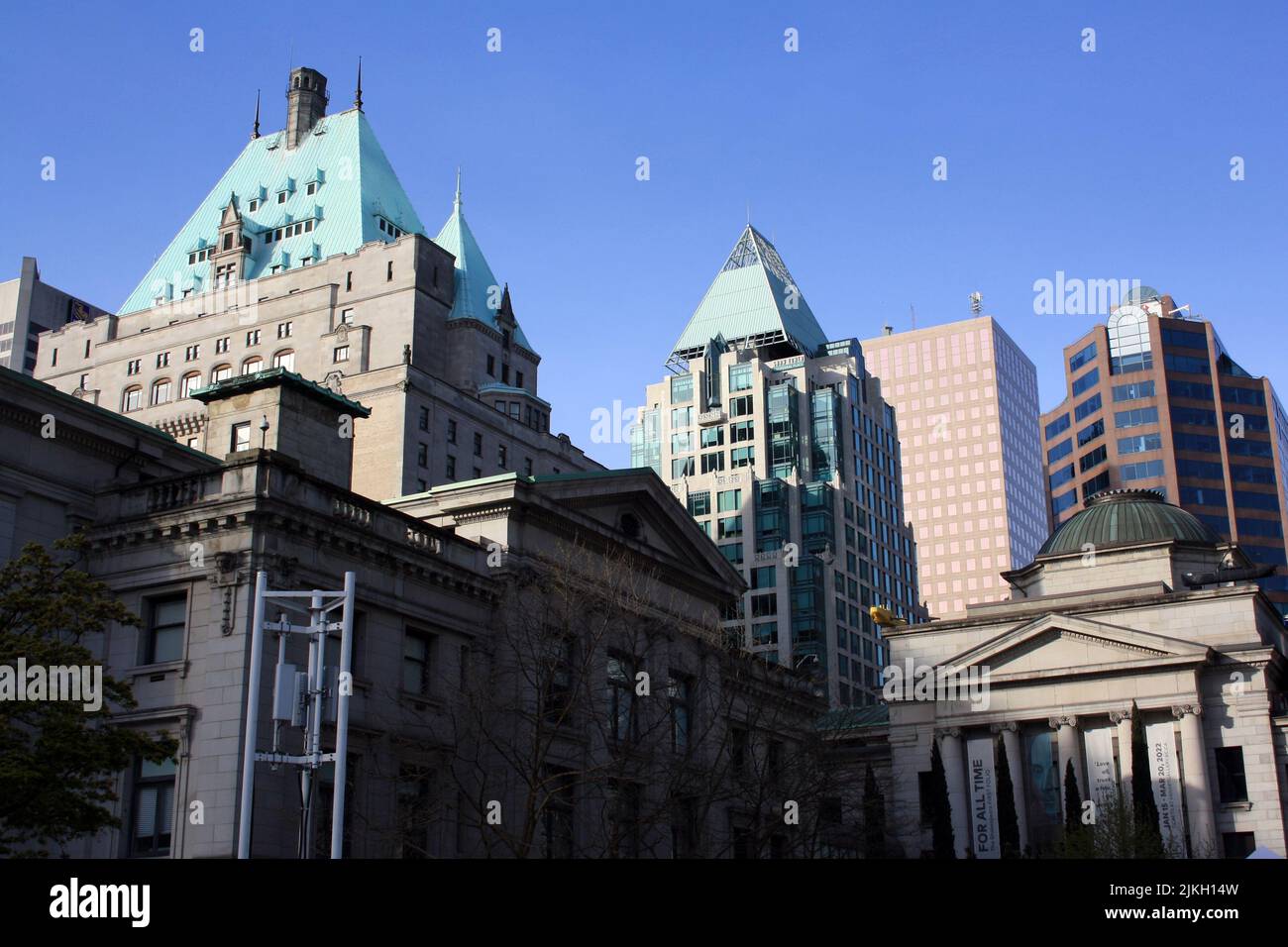 Beautiful high rise buildings in the downtown Vancouver, British ...