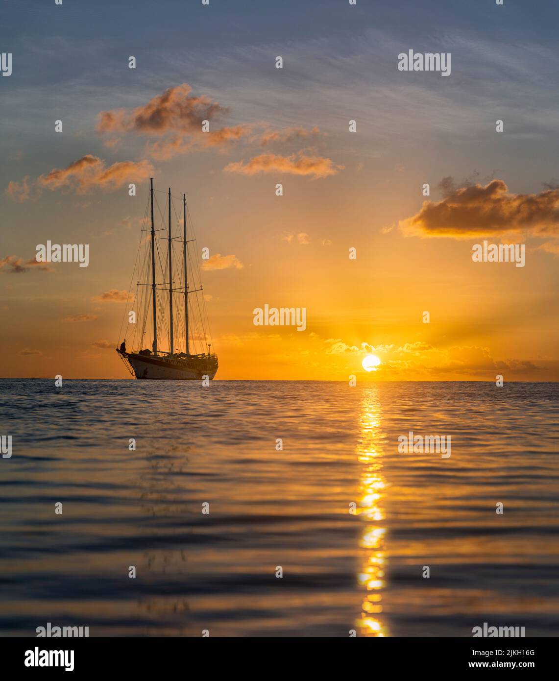 Beautiful boat hi-res stock photography and images - Alamy