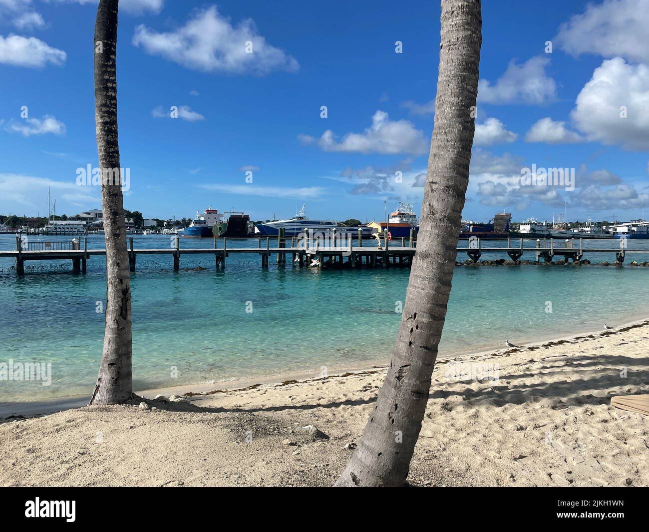 Harbor view beach hi-res stock photography and images - Alamy