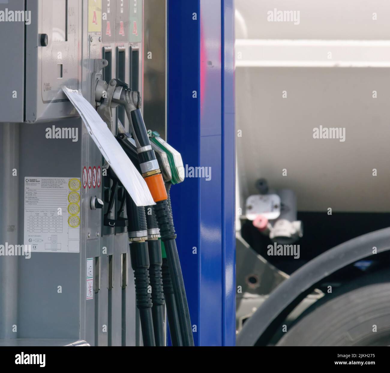 Empty petrol station hi-res stock photography and images - Alamy