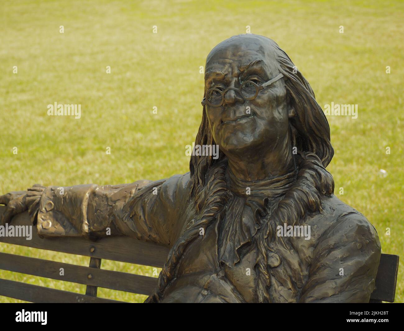Benjamin franklin on a bench hi-res stock photography and images - Alamy