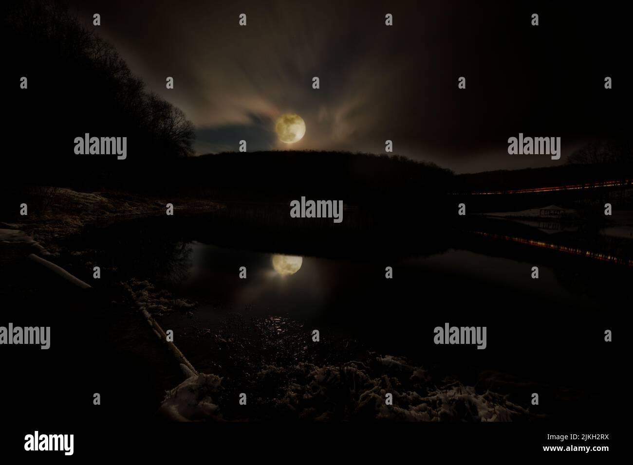 Full moon in winter hi-res stock photography and images - Alamy