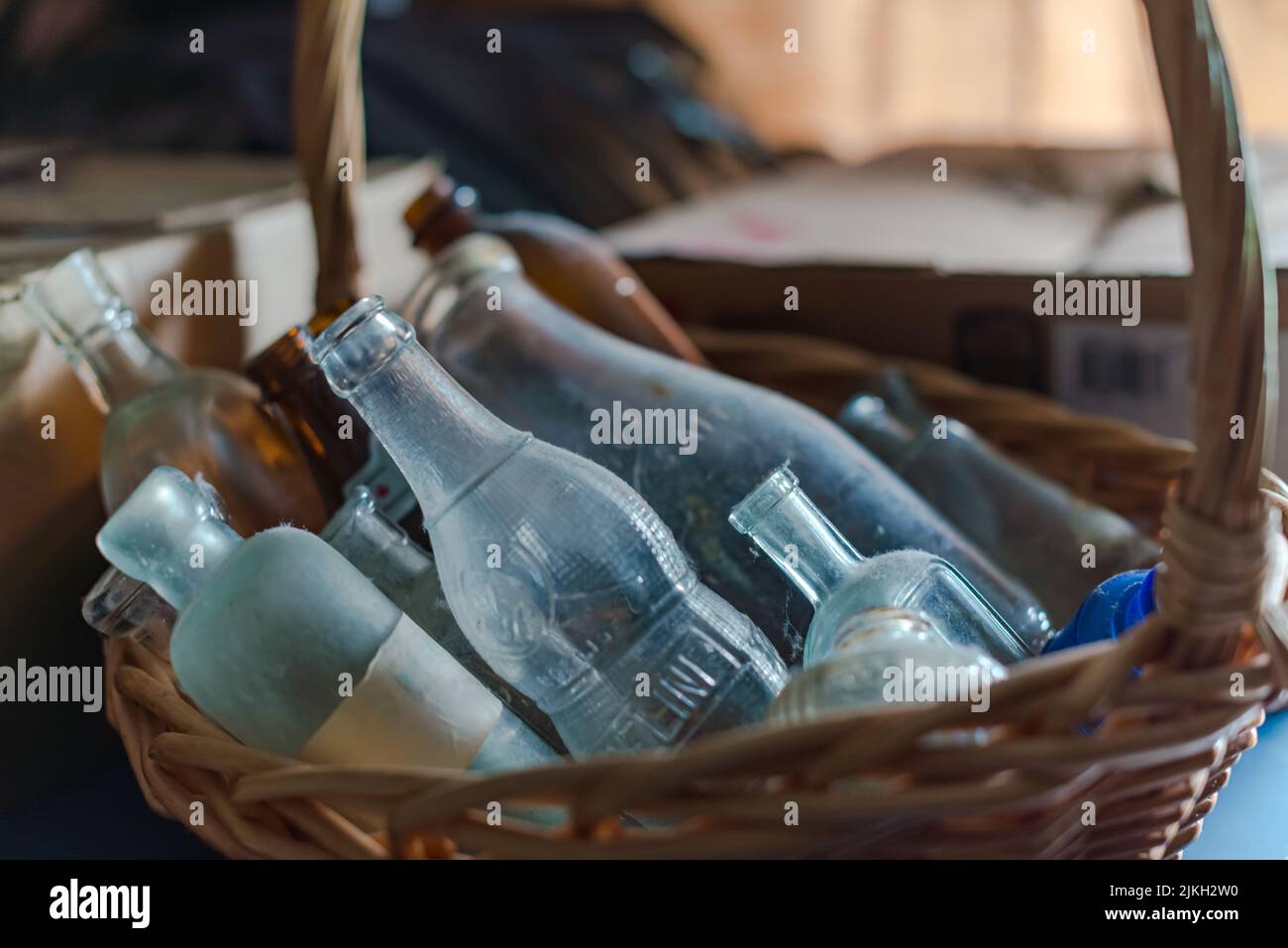 Empty bottles of alcohol hi-res stock photography and images - Alamy