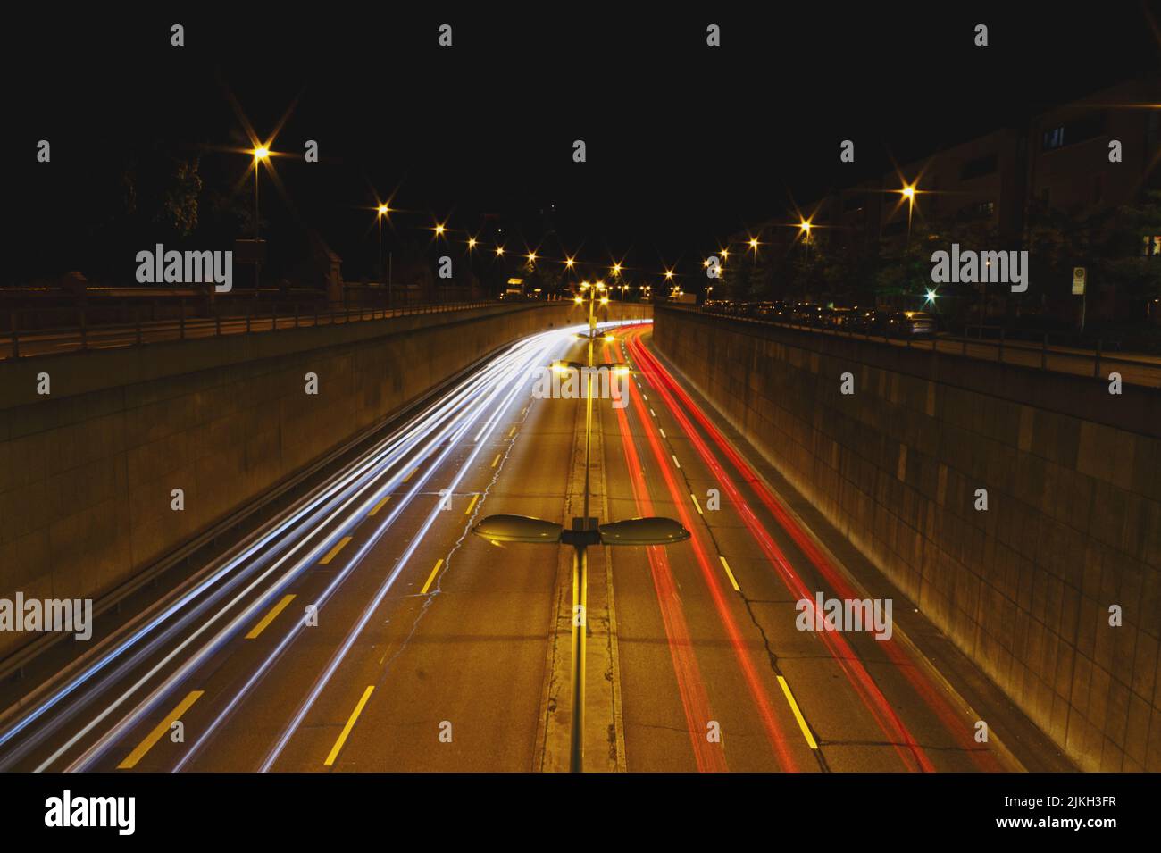 Movement cars on ring road hi-res stock photography and images - Alamy