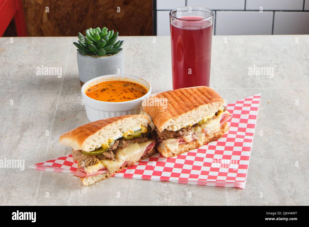 Cuban delicious hi-res stock photography and images - Alamy