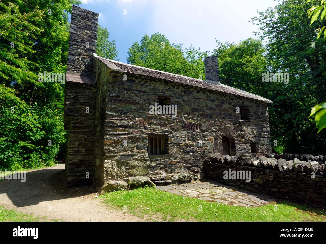 Y Garreg Fawr farmhouse, St Fagans National History Museum, Cardiff ...