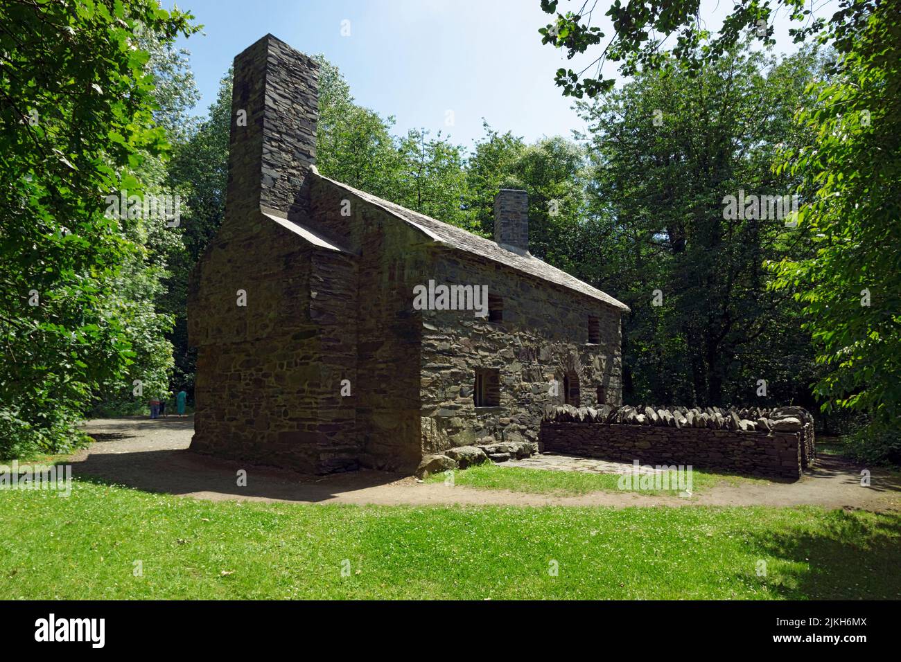 Traditional farmhouse museum welsh life hi-res stock photography and ...