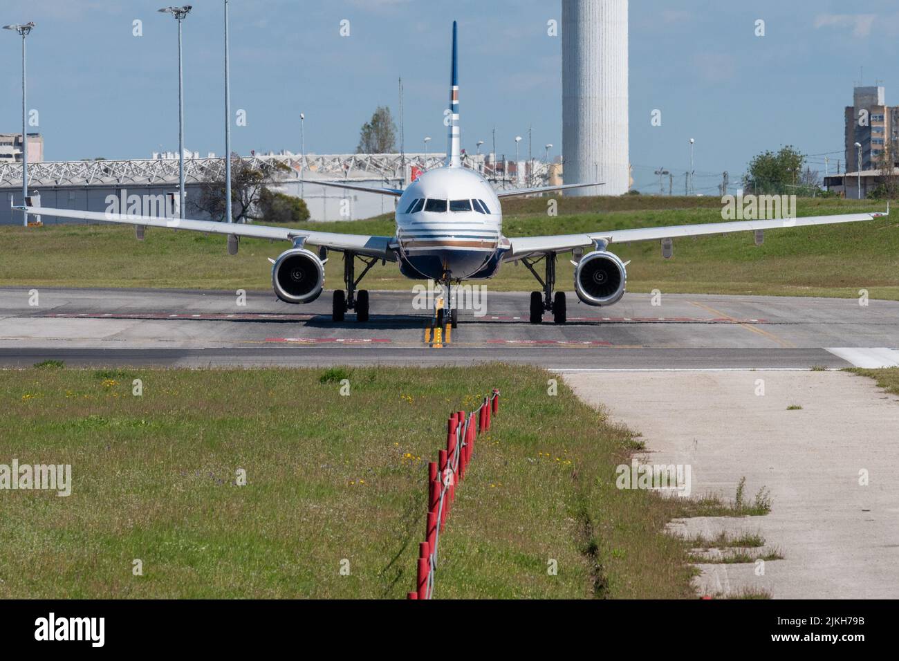 Airbus a321 wing hi-res stock photography and images - Alamy