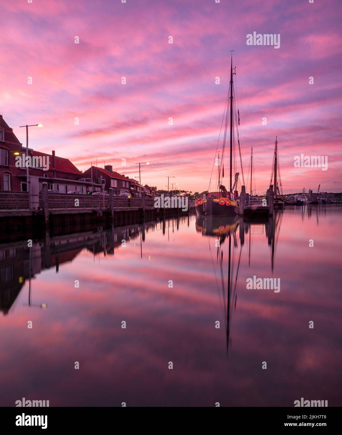 Purple sky view hi-res stock photography and images - Alamy