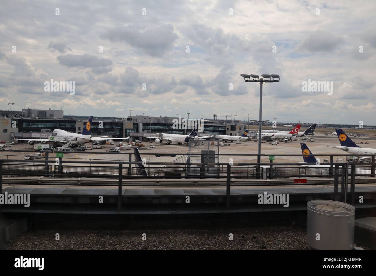 multiple airplanes at the airfield of the airport Stock Photo - Alamy