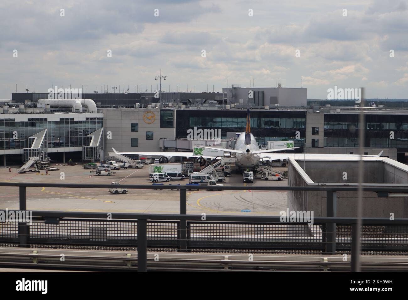 multiple airplanes at the airfield of the airport Stock Photo - Alamy