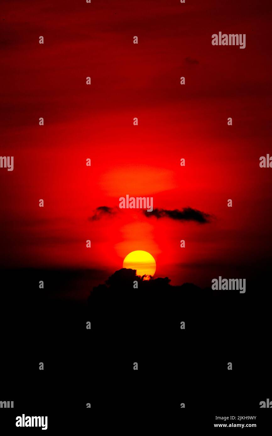 Vertical scenic sunset view hi-res stock photography and images - Alamy