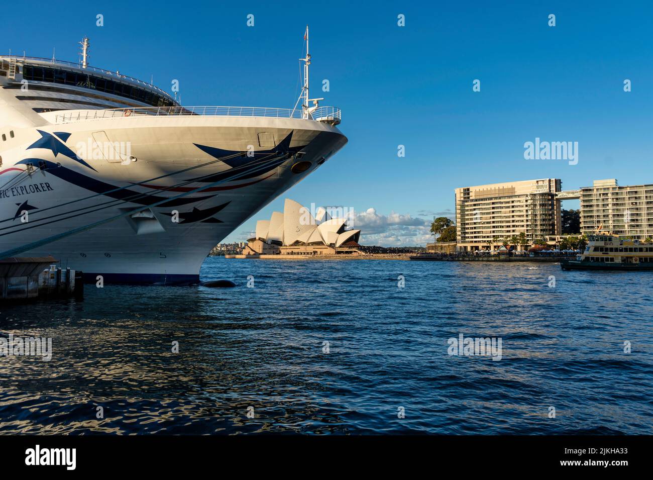 The Pacific Explorer cruise ship against the Sydney Opera House ...