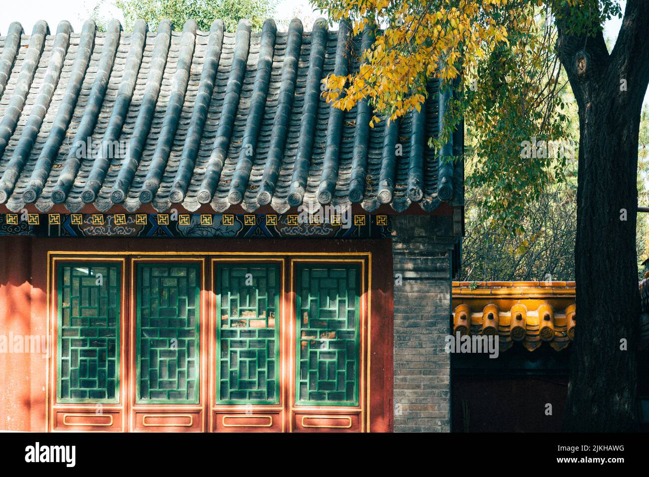 Beautiful old chinese building hi-res stock photography and images - Alamy