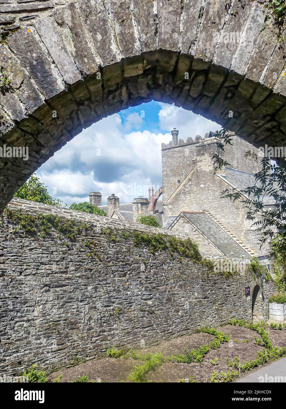 Entrance stone arch hi-res stock photography and images - Alamy