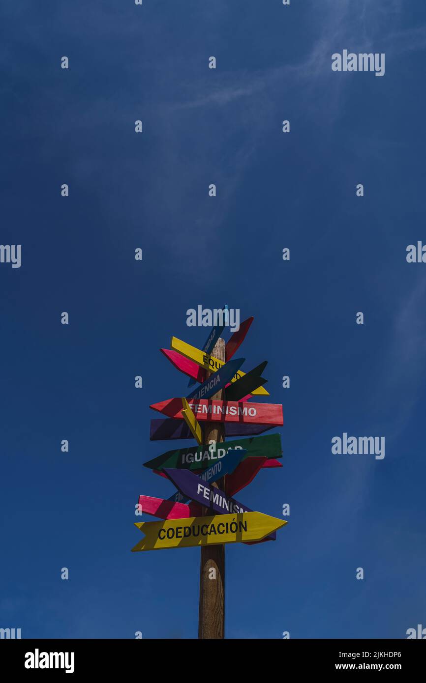 Vertical signs hi-res stock photography and images - Alamy