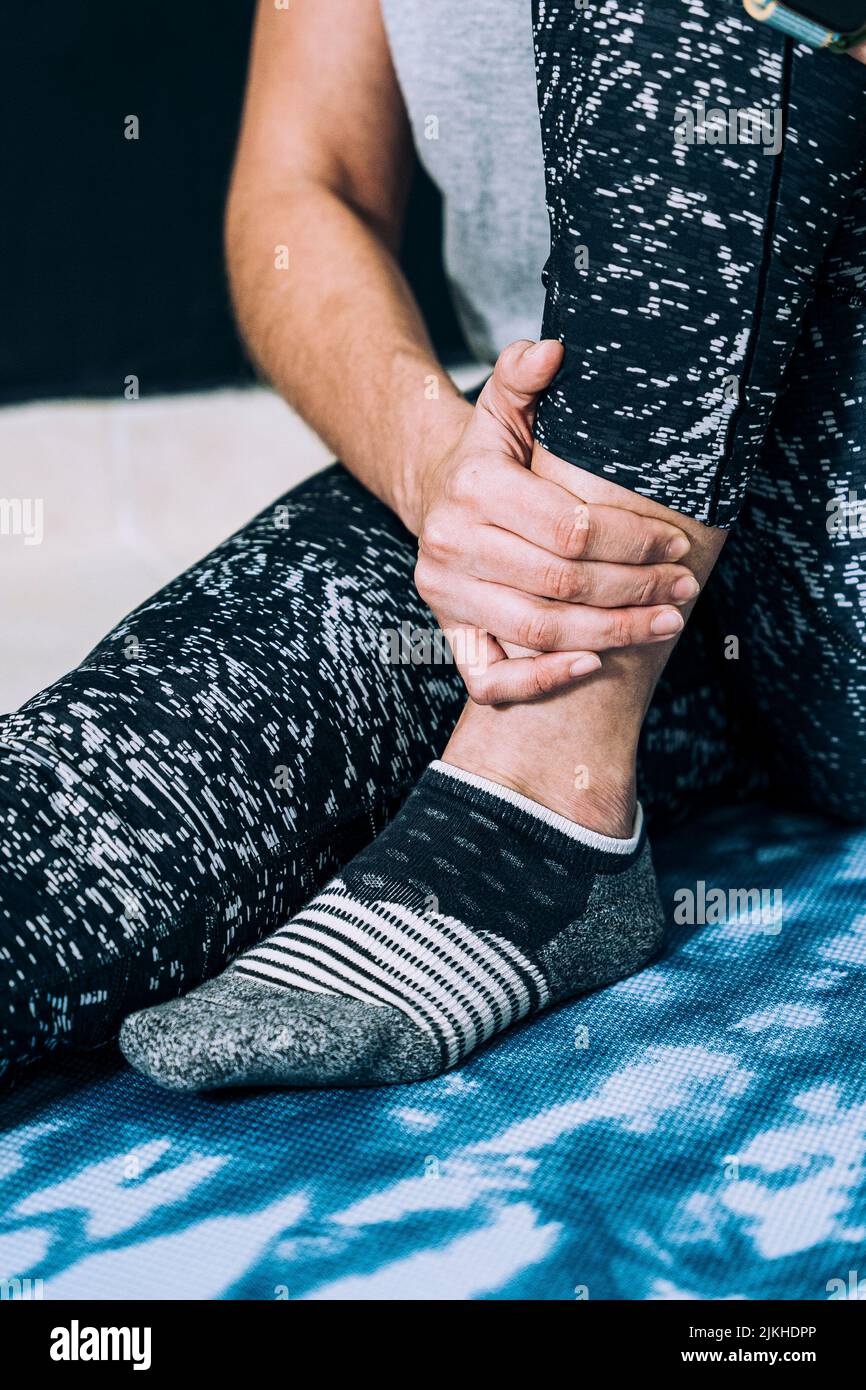 Male in pain hi-res stock photography and images - Alamy