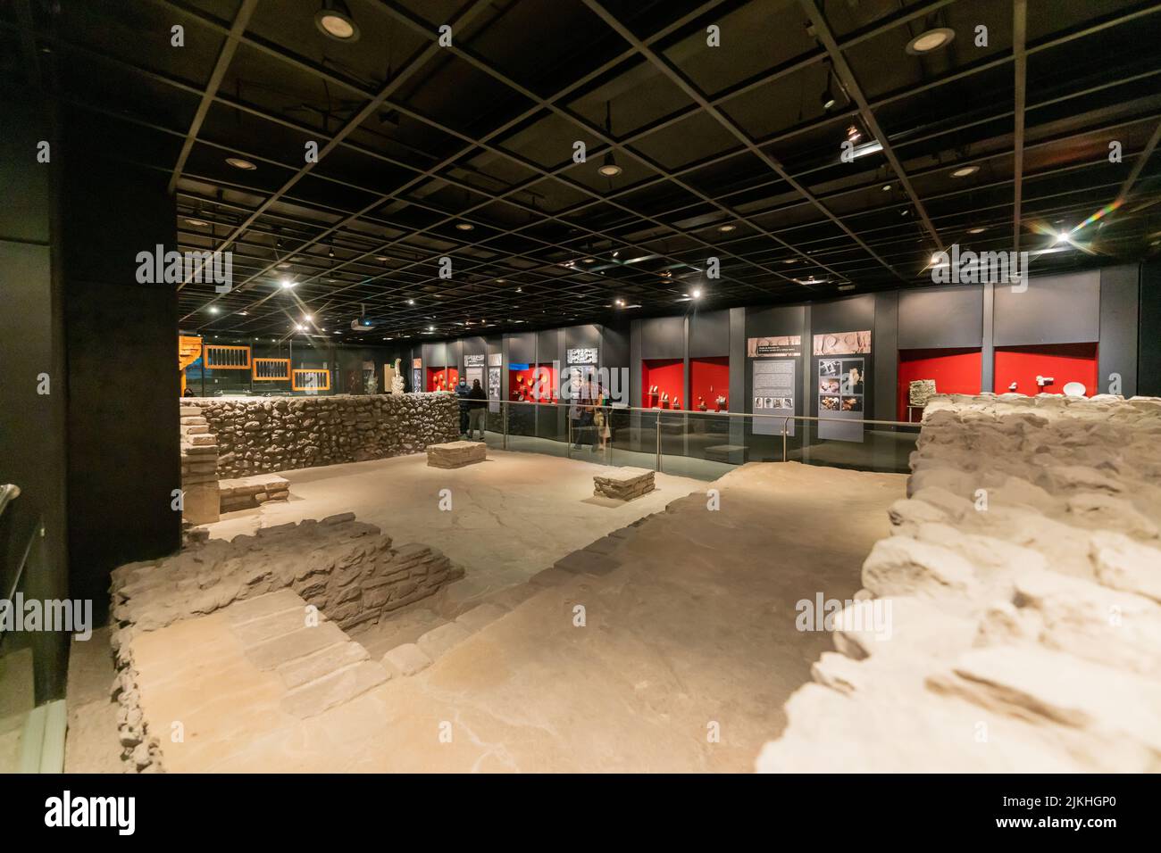 Sinking pyramid hi-res stock photography and images - Alamy
