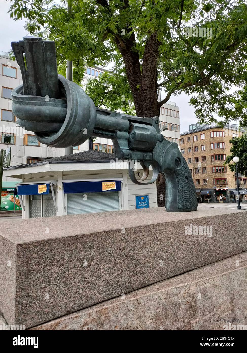 Knotted gun new york hi-res stock photography and images - Alamy
