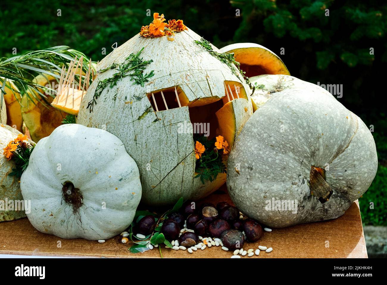 Funny halloween ghost character hi-res stock photography and images - Alamy