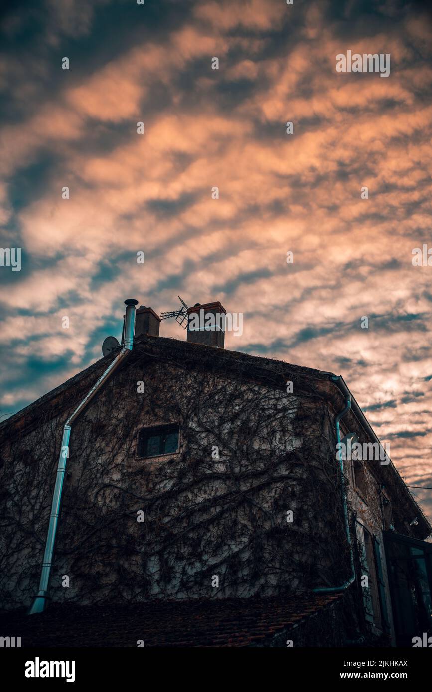 Dark farm house hi-res stock photography and images - Alamy