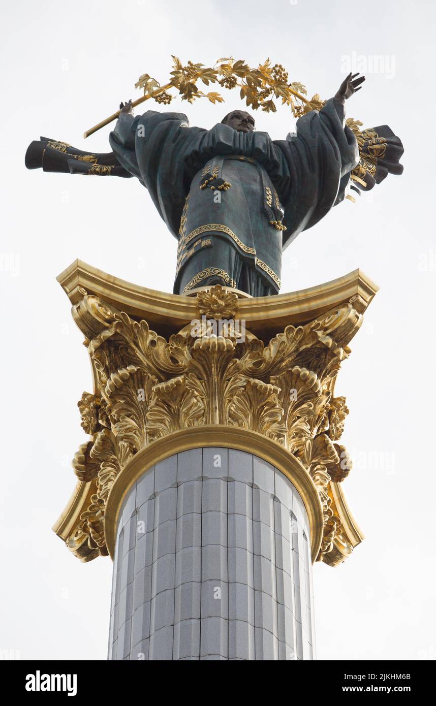 A vertical shot of the Maidan Square Independence Monument, Kyin ...