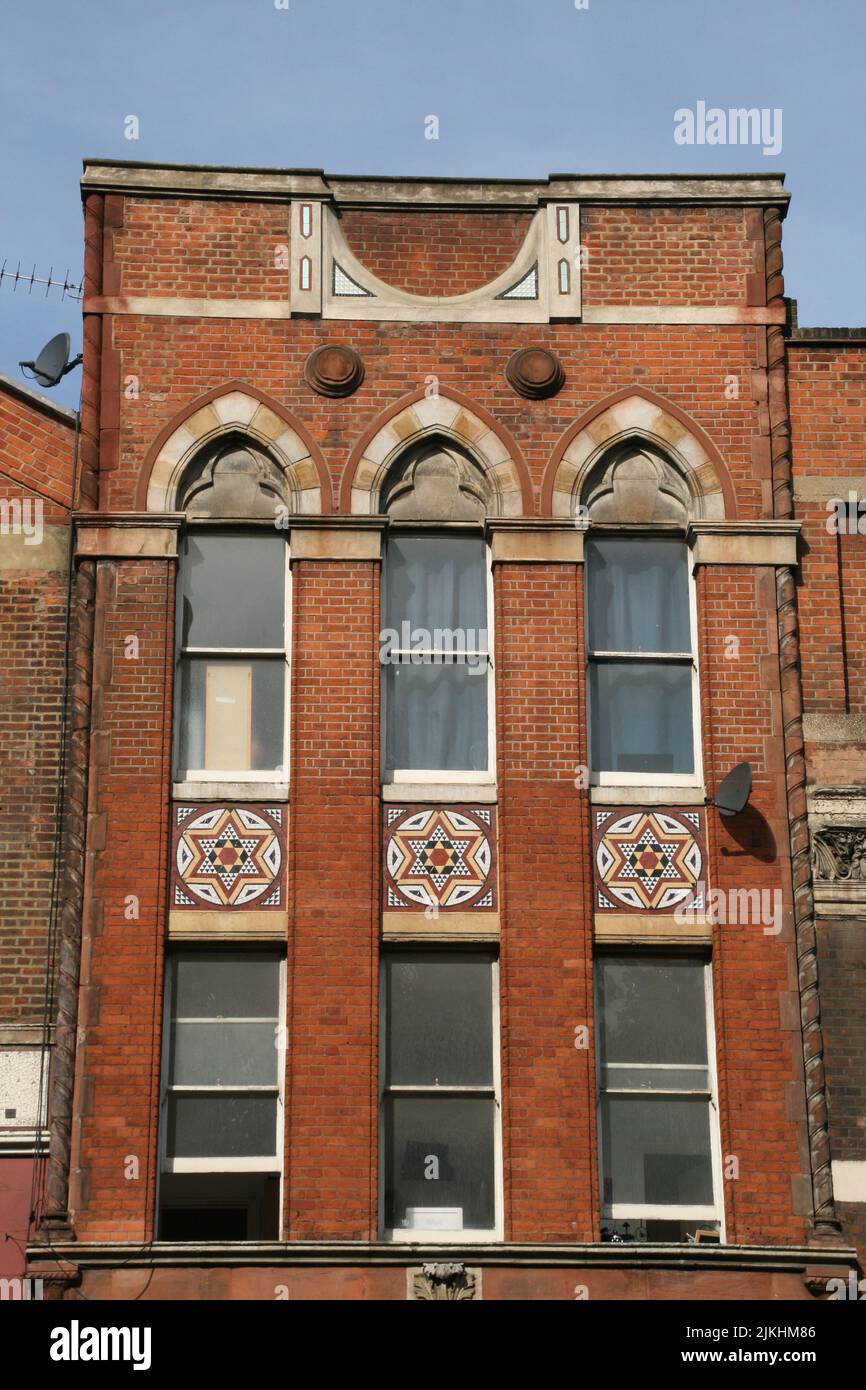 A building with typical architectural details in London Stock Photo - Alamy