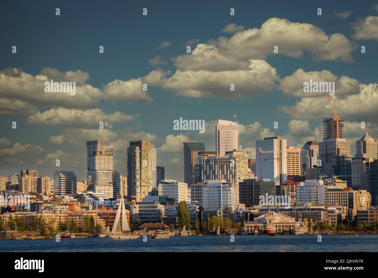 A panoramic view of the Seattle waterfront and the city skyline from ...