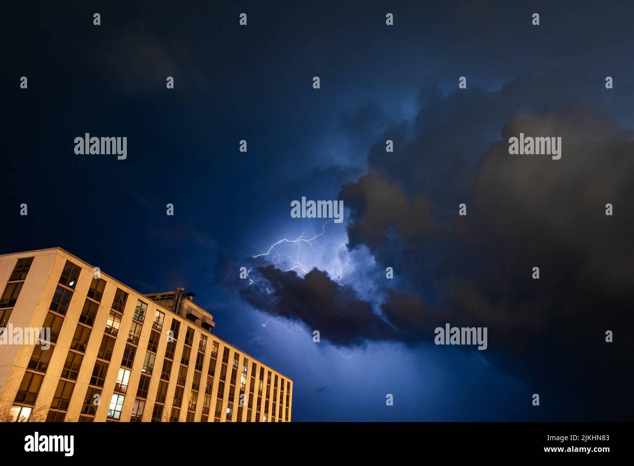 Lightning strike building hi-res stock photography and images - Alamy