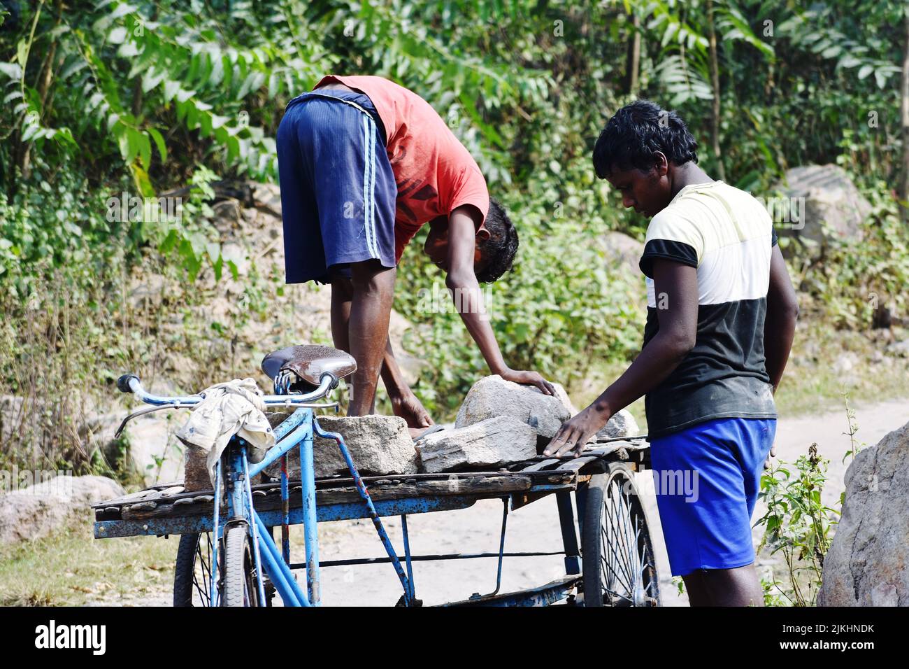 A closeup of children working in stone and coal mining at Dhanbad Stock ...