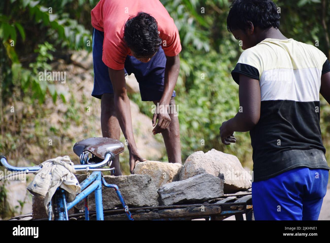 A closeup of children working in stone and coal mining at Dhanbad Stock ...