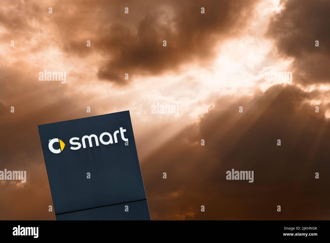 Company sign and logo of car company Mercedes-Benz, Smart Stock Photo ...