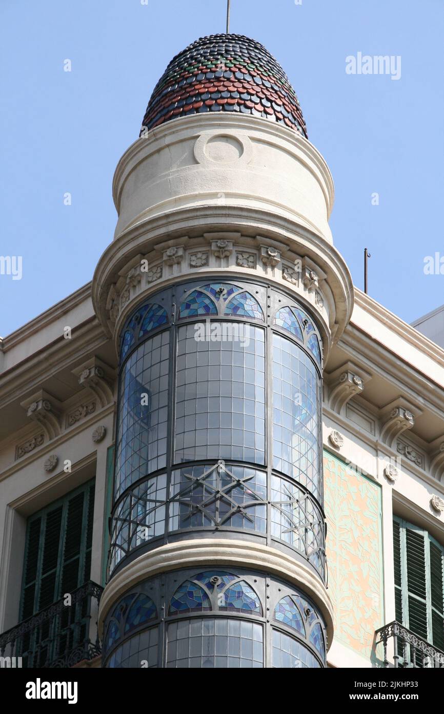 Glass corner building hi-res stock photography and images - Alamy