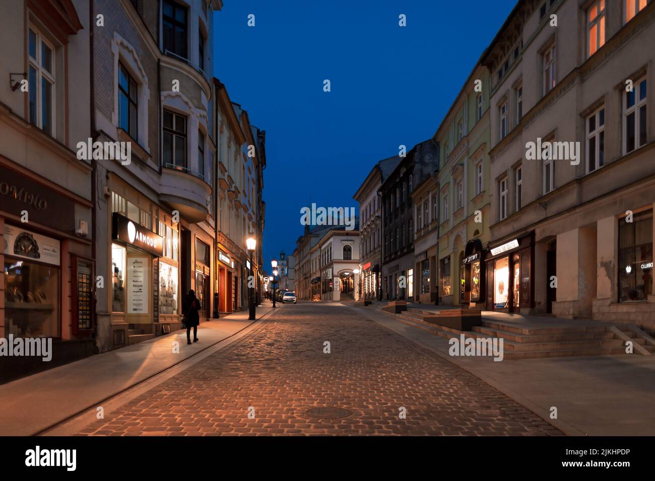 Early evening street lights hi-res stock photography and images - Alamy