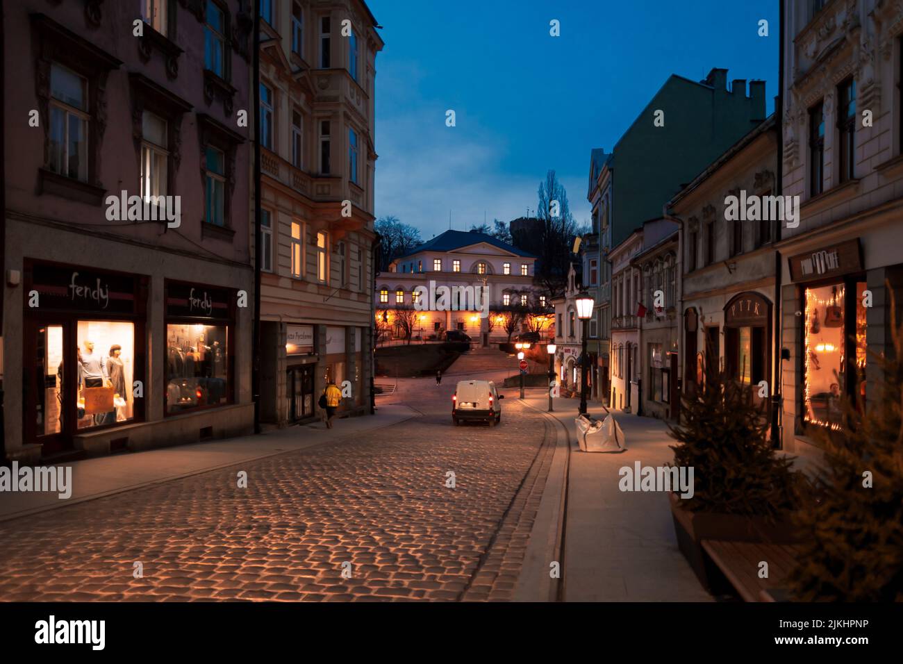 Early evening street lights hi-res stock photography and images - Alamy
