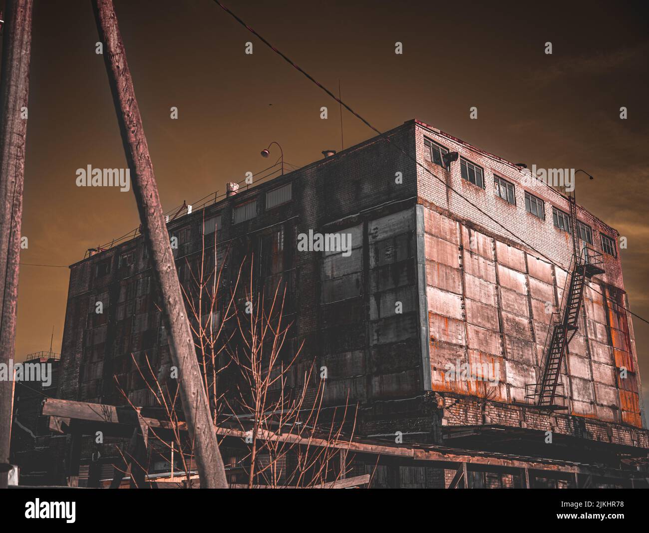 An old abandoned factory building Stock Photo - Alamy