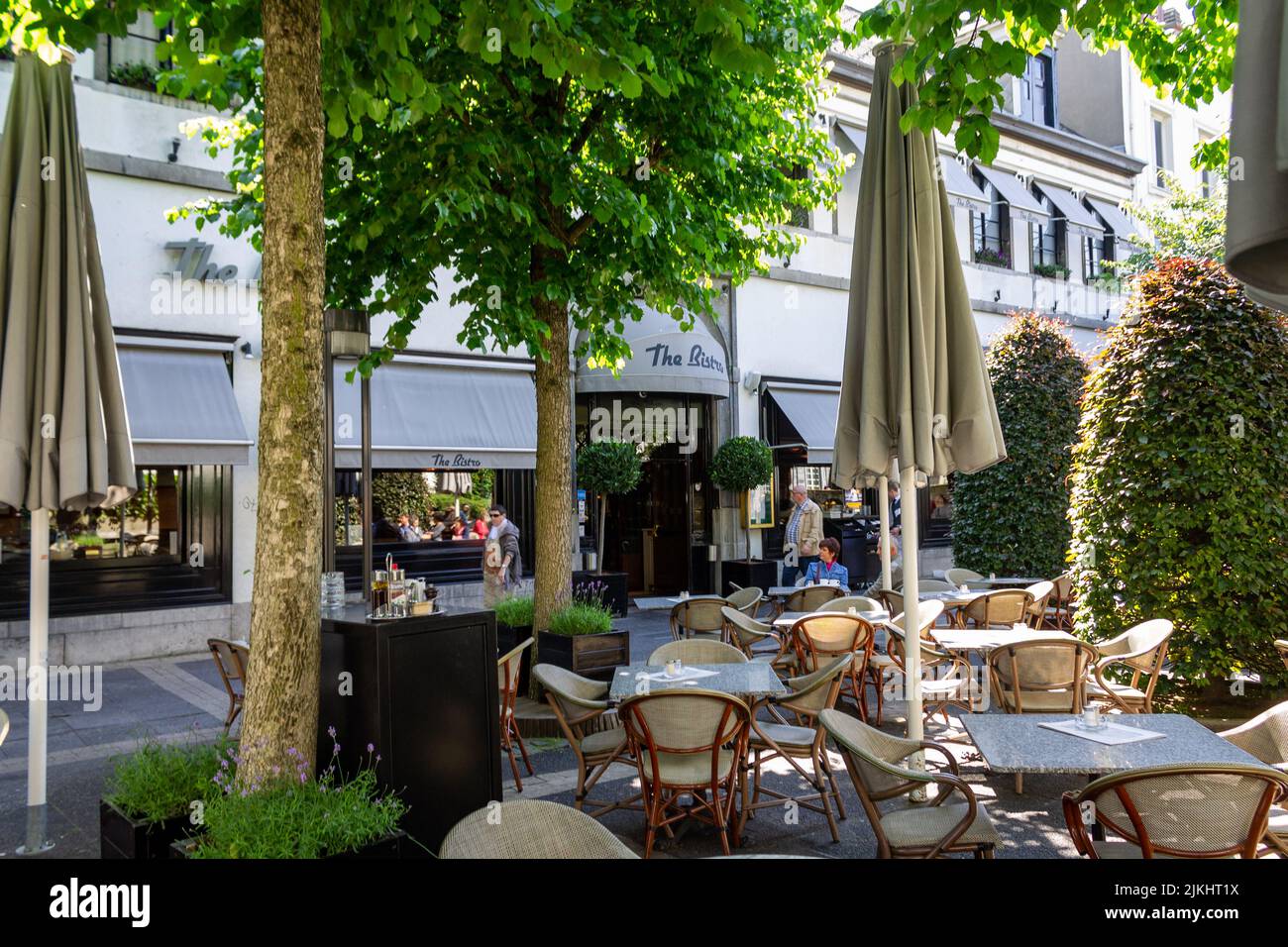 A view of an outdoor cafe in Antwerp, Belgium Stock Photo - Alamy