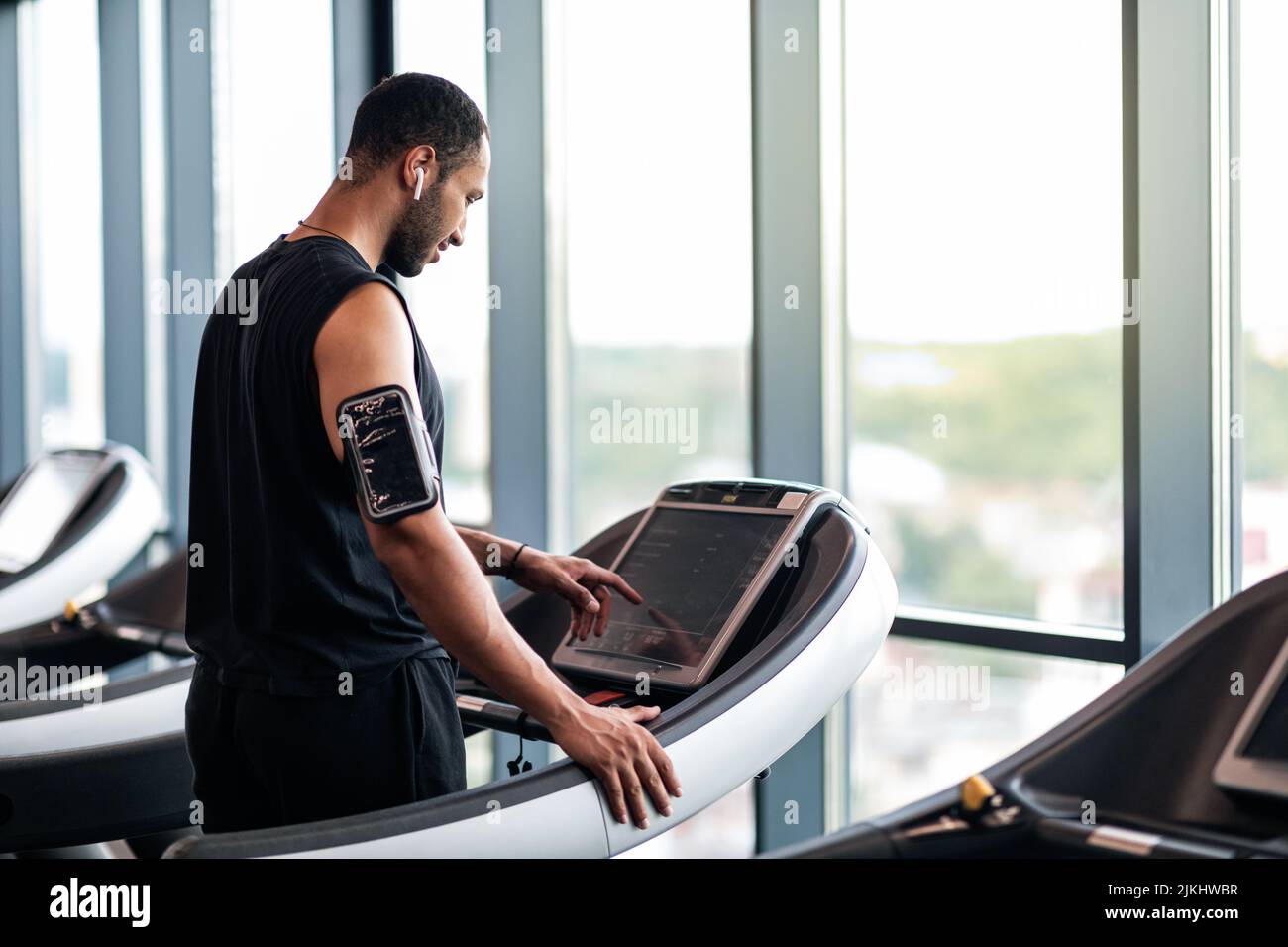 Airpods and gym hi-res stock photography and images - Alamy