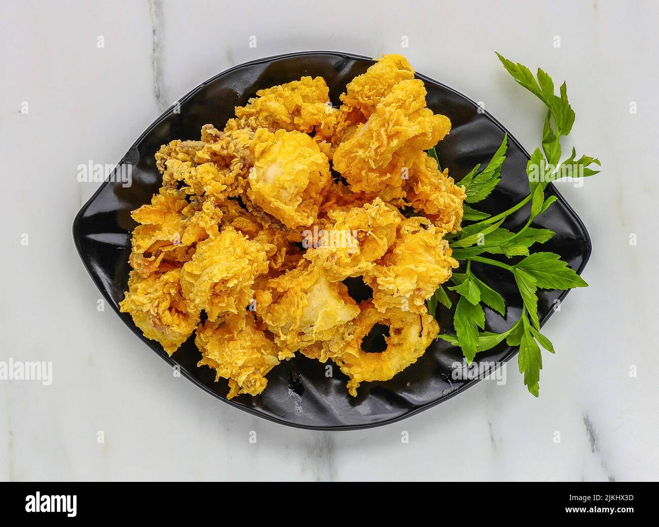 Cooked chicken pieces hi-res stock photography and images - Alamy